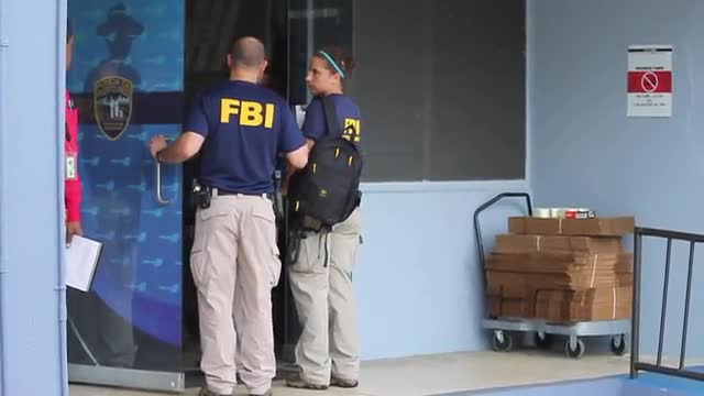 FBI arresta policías - El Nuevo Día
