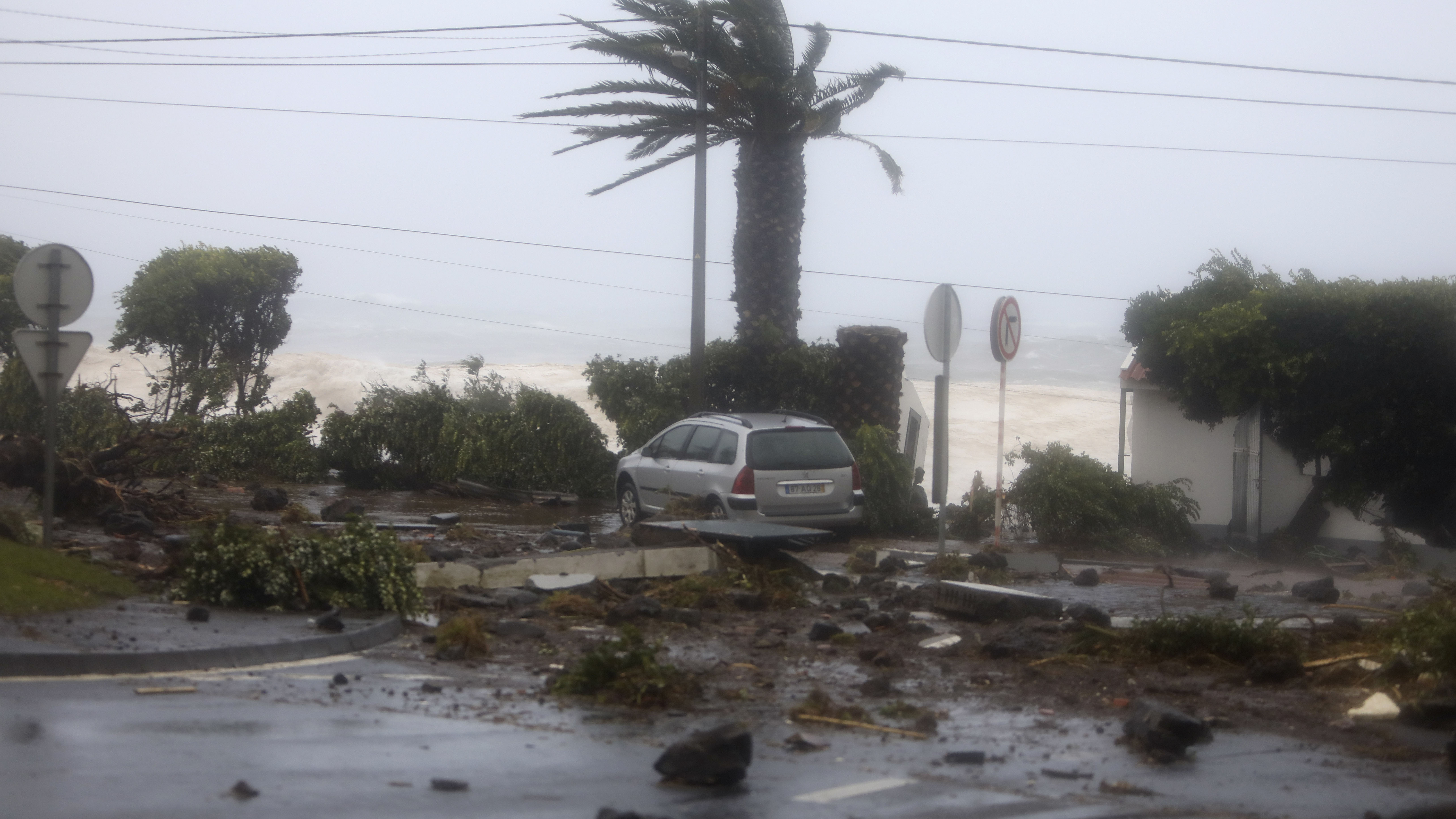 Así se sintió el huracán Lorenzo en las islas Azores - El Nuevo Día
