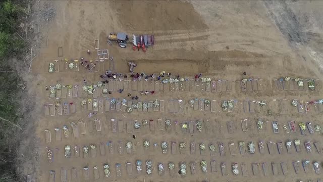 Imágenes aéreas de la fosa común que estremece a Brasil - El Nuevo Día