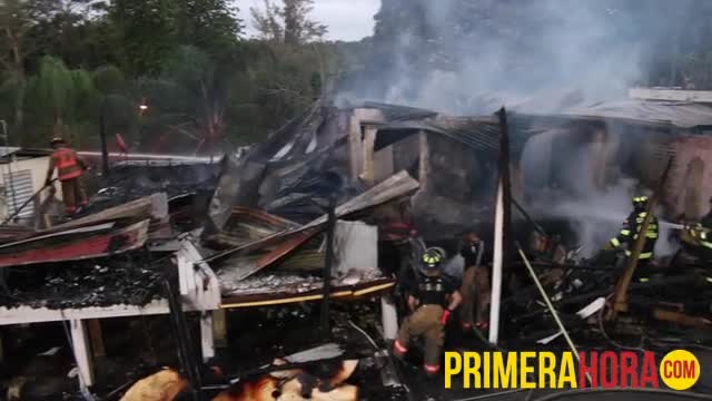 Explosión de tanque de gas causa incendio - Videos - Primera Hora
