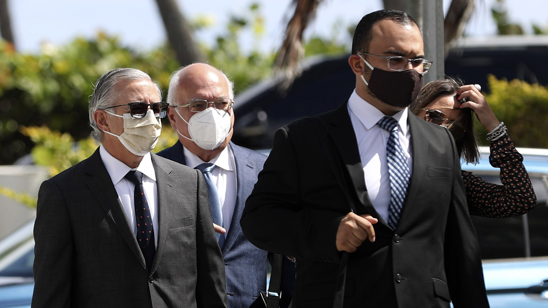 Doctor Juan Salgado llega al Capitolio con su defensa - Videos ...